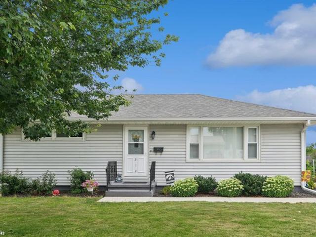 212 E Ingledue St, Marshalltown, IA 50158