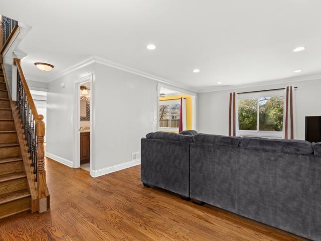 212 E Lakeside Drive