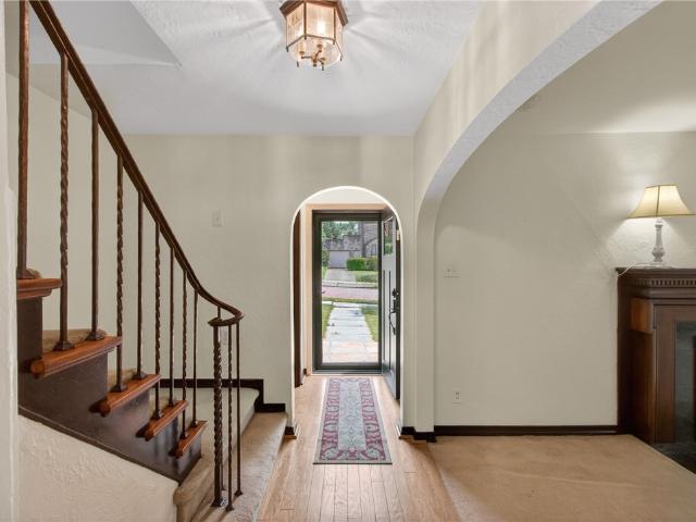 212 E Muntz