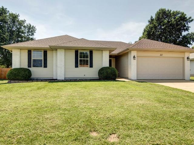 212 E Robin Rd, Clever, MO 65631