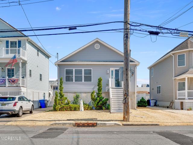 212 Eisenhower Avenue
