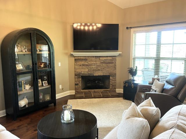 212 Ettington Dr