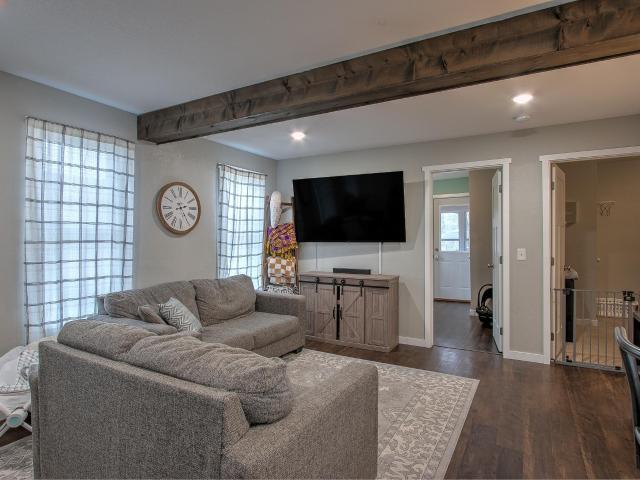 212 Forest Avenue W