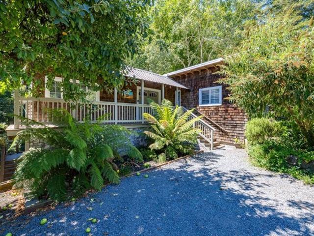 212 Farrell Dr, Forestville, CA 95436