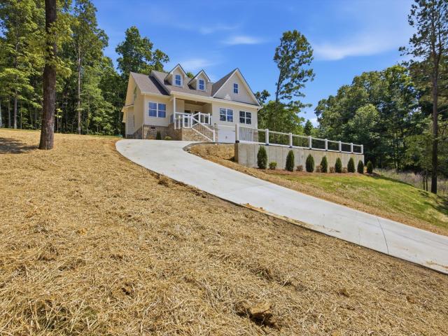 212 Hollow Road NE