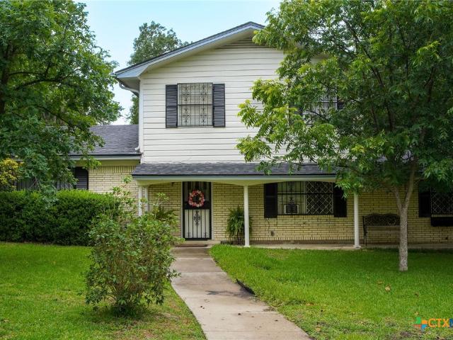 212 Highland Oaks Drive