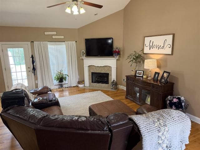 212 Oak Ridge Way