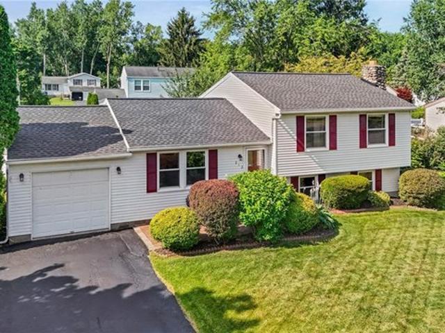 212 Overland Trl, West Henrietta, NY 14586