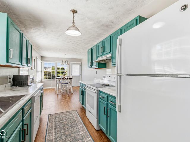 212 Lakeshore Drive
