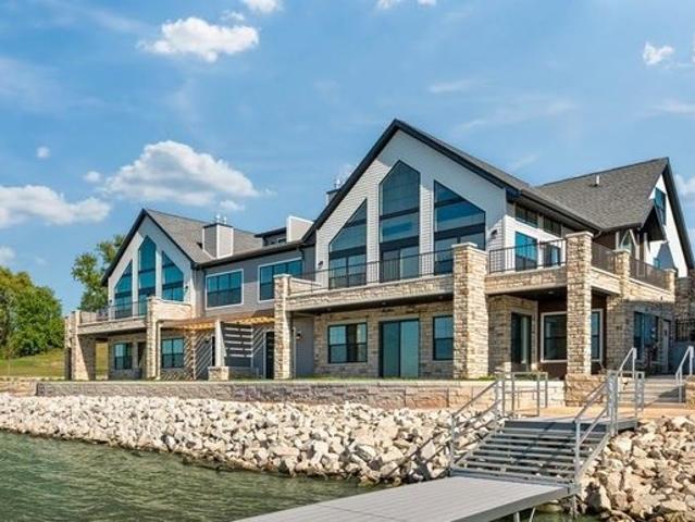 212 Lakeview Ln, Beaver Dam, WI 53916