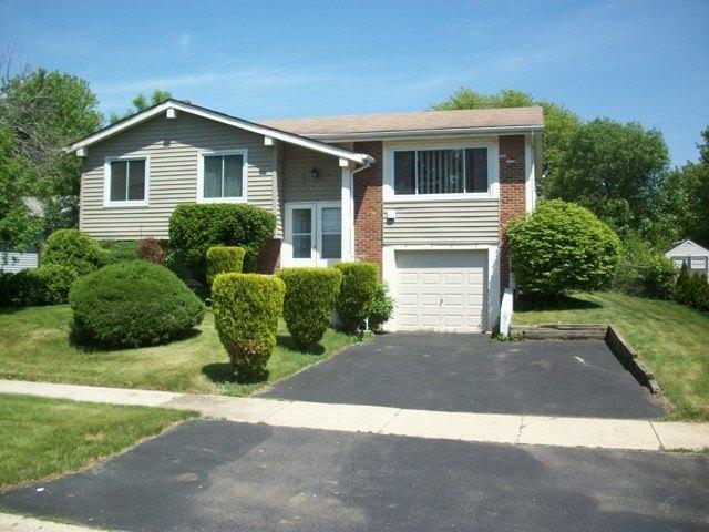 212 Lexington Dr, Bolingbrook, IL 60440