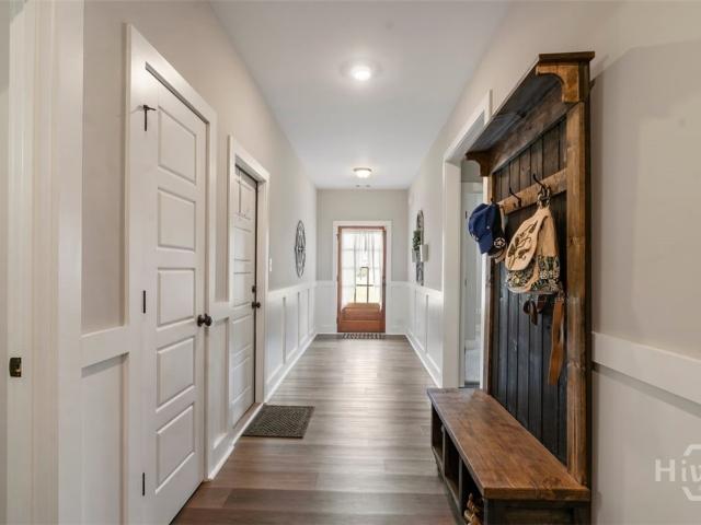 212 Live Oak Ln