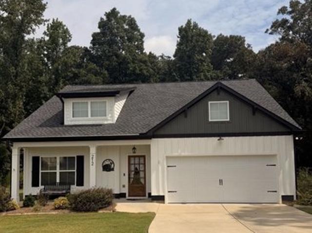 212 Live Oak Ln, Comer, GA 30629
