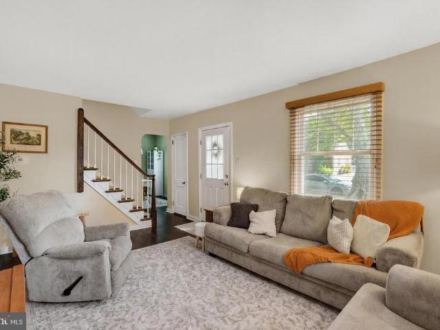 212 Lyndhurst Road