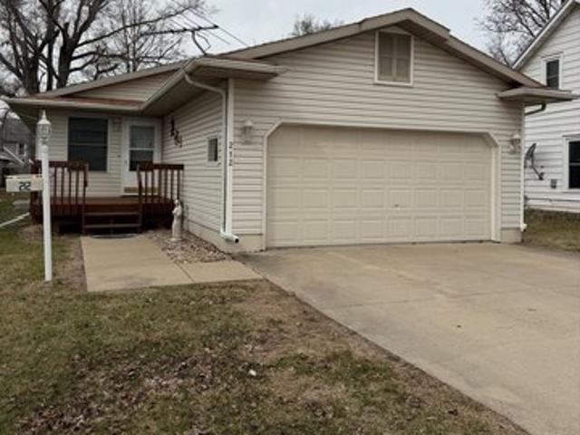 212 Maxwell St, Maxwell, IA 50161