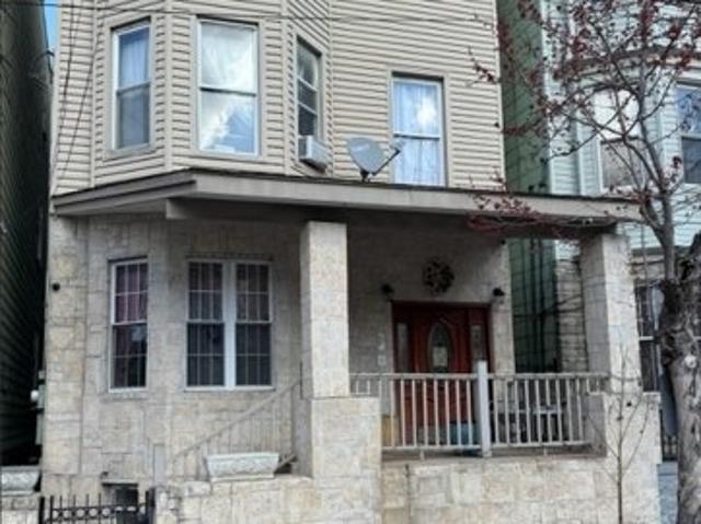 212 Maple St, Weehawken, NJ 07086