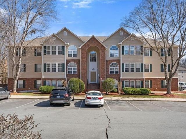 212 Mill Pond Dr, Winston Salem, NC 27106