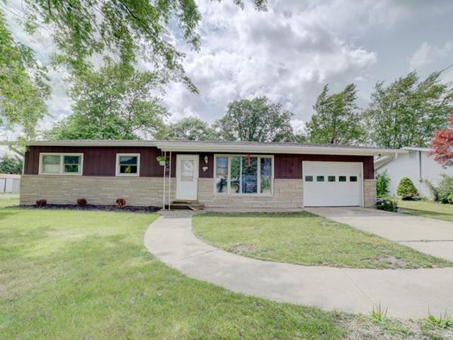 212 N 7th St, Cissna Park, IL 60924
