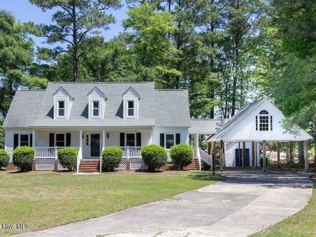 212 N Wedgewood Dr, Washington, NC 27889