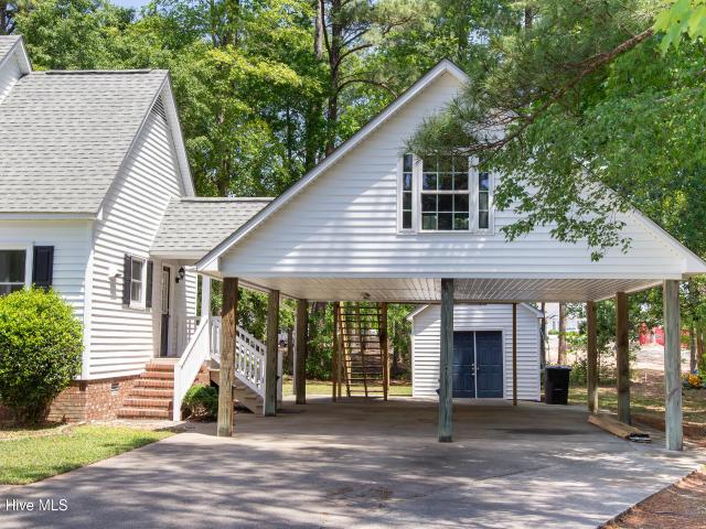 212 N Wedgewood Drive