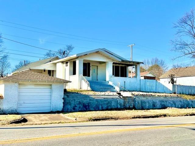 212 N Central Ave, Monett, MO 65708