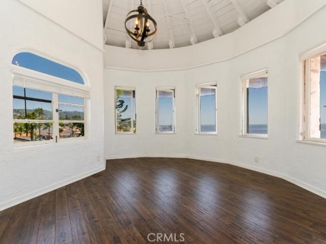 212 N Coast Highway 6