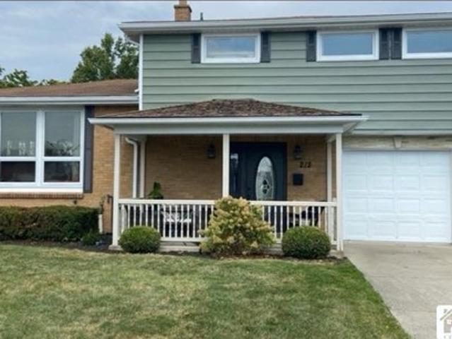 212 N Creek Dr, Buffalo, NY 14225