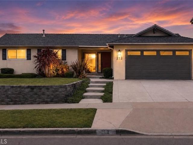 212 N Kennebec Dr, Anaheim, CA 92807