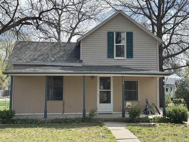 212 N Martin Ave, Clay Center, NE 68933
