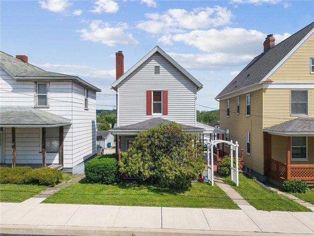 212 S 4th St, Youngwood, PA 15697