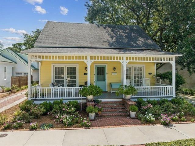 212 S 6th St, Fernandina Beach, FL 32034
