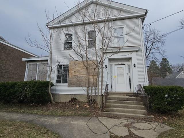 212 S Tryon St, Woodstock, IL 60098