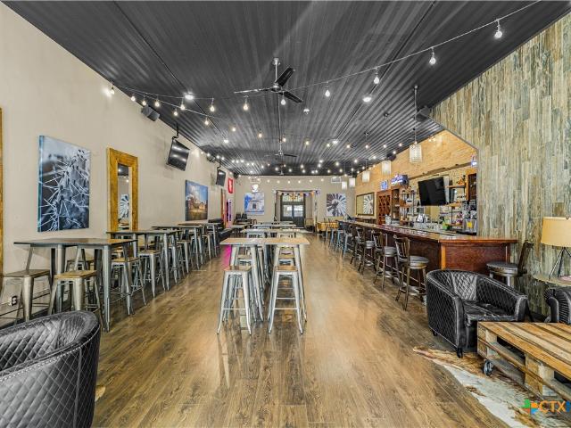 212 S Commercial Street