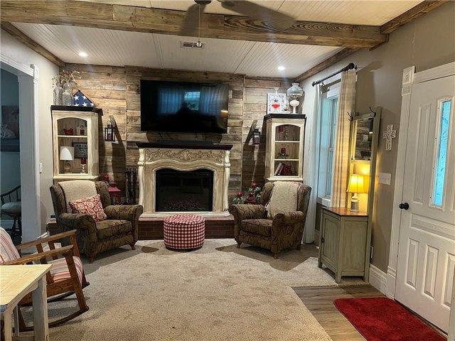 212 S Elm St, Moran, KS 66755