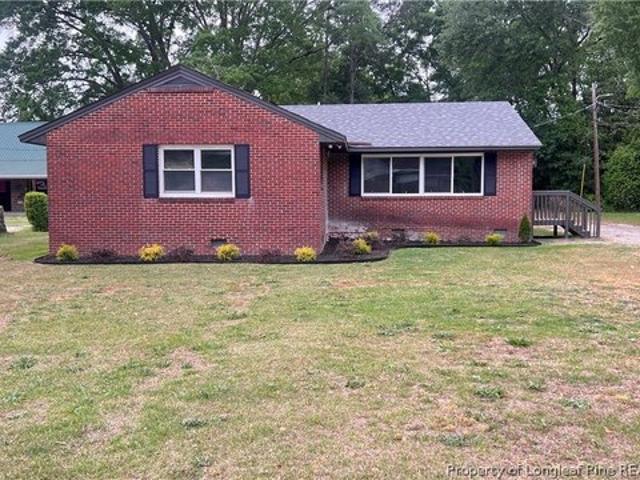 212 S Peachtree St, Red Springs, NC 28377