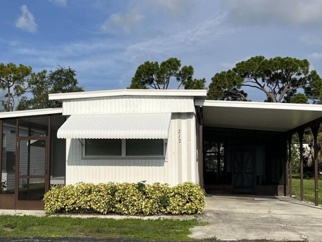 212 Sonnet Ln, North Fort Myers, FL 33903