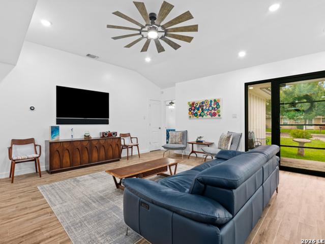 212 Shadywood