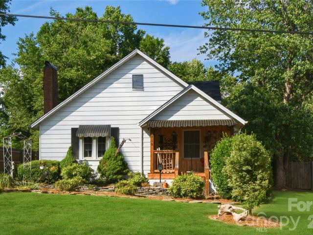 212 Sharon Avenue NW