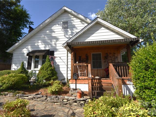 212 Sharon Avenue NW