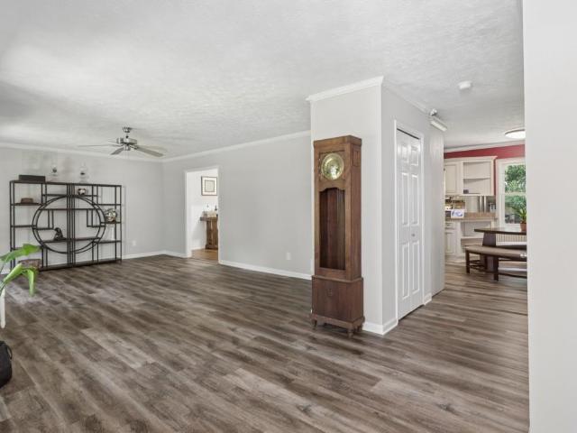 212 Simpson Drive NE