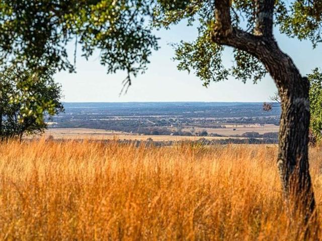 212 Sky Line Dr, Comfort, TX 78013