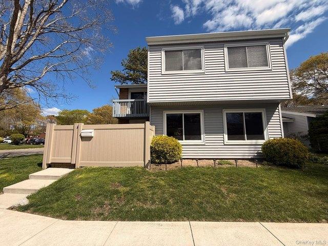 212 Springmeadow Dr Unit M, Holbrook, NY 11741