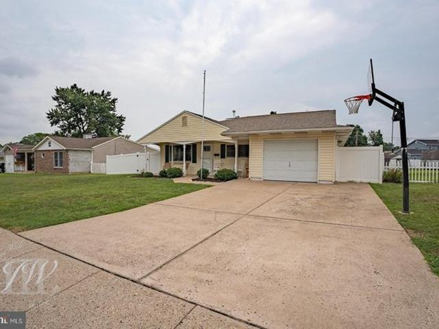 212 Stanford Rd, Fairless Hills, PA 19030