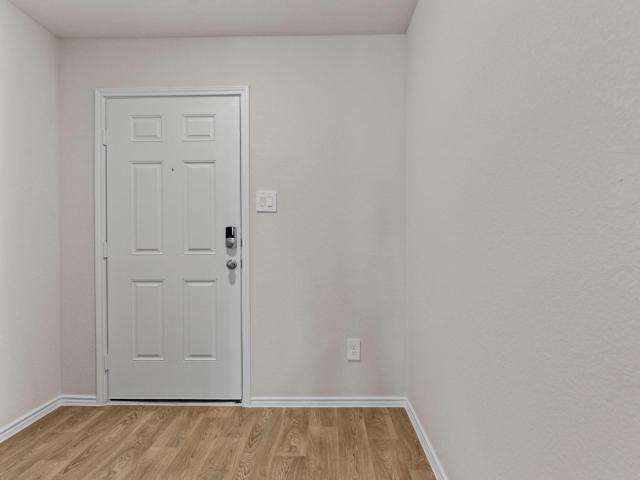 212 Surrey Oaks