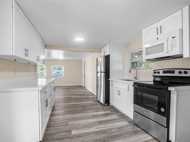 212 SW 11th St, Dania Beach, FL 33004