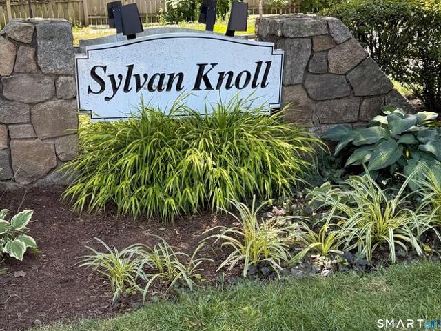 212 Sylvan Knoll Rd, Stamford, CT 06902