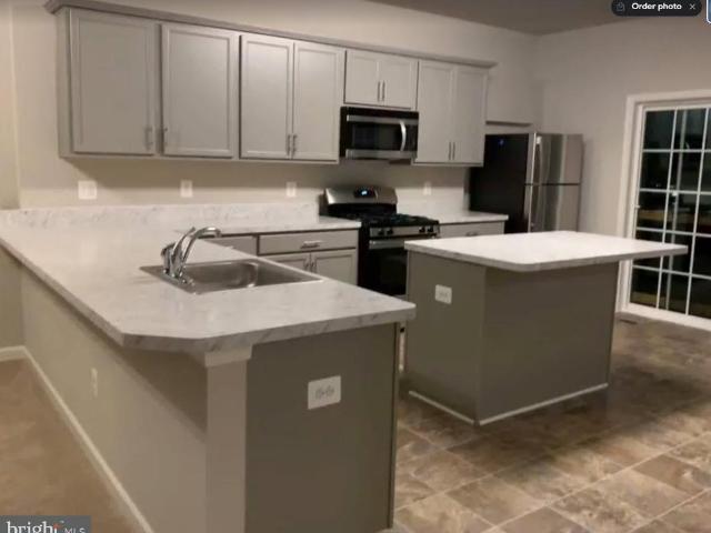 212 Parkland Dr