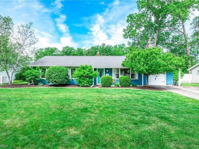 212 Parkwood Ave, Avon Lake, OH 44012
