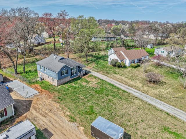 212 Robert Ave