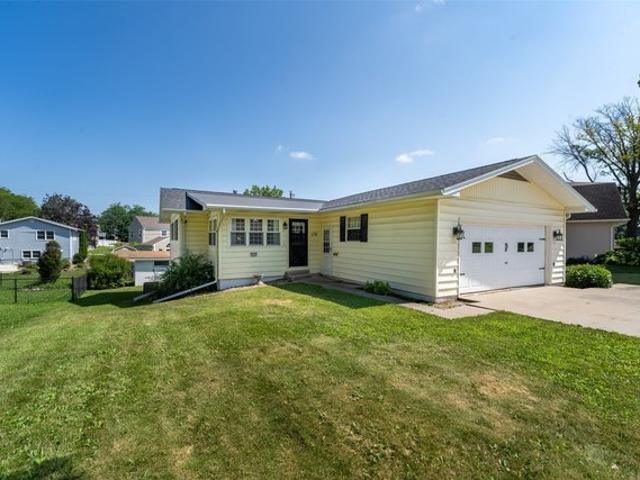 212 Rainbow Dr, Marshalltown, IA 50158